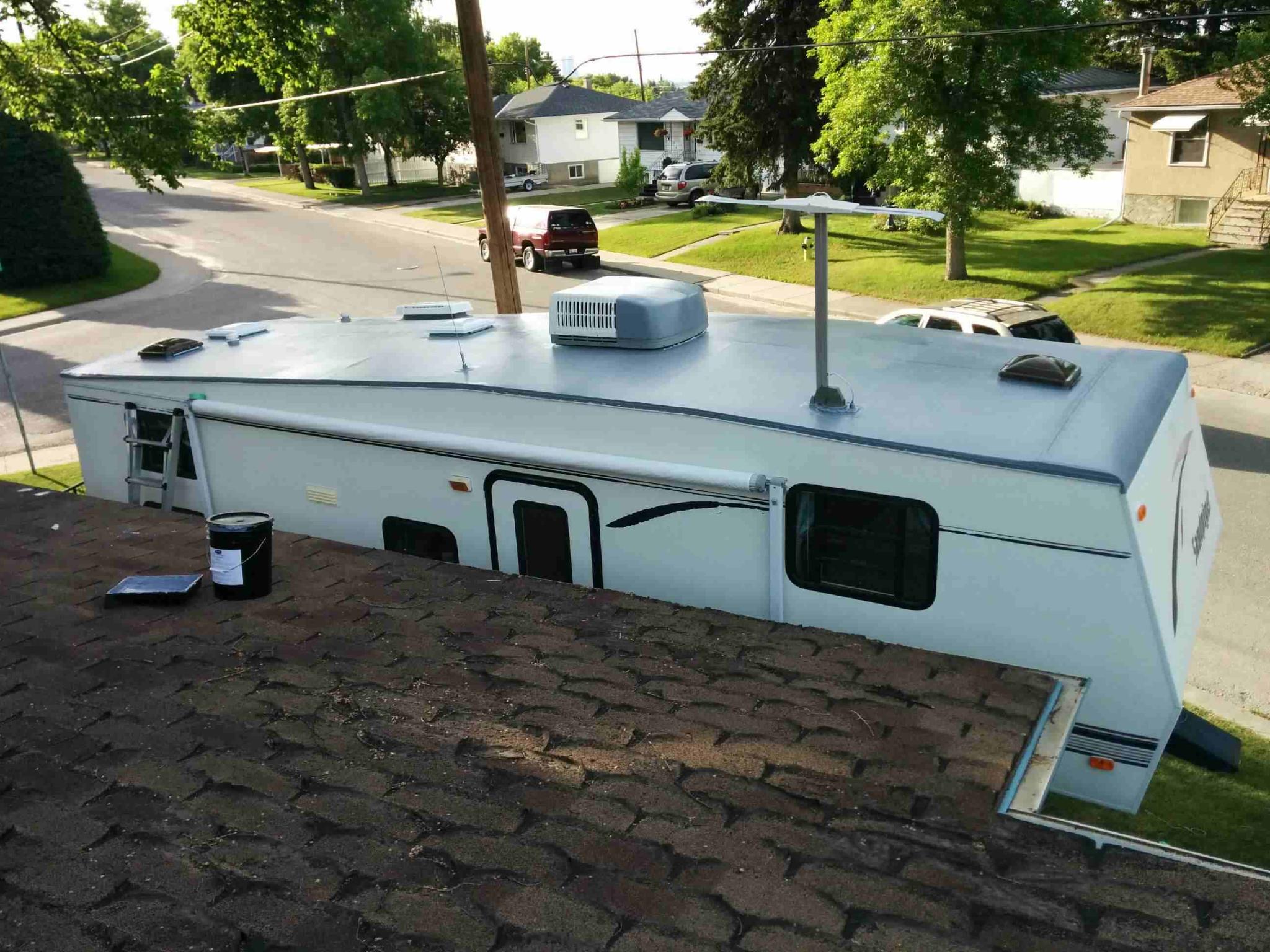 Keeping Your RV Roof Clean: How To Use The Best Rubber Roof Cleaner ...