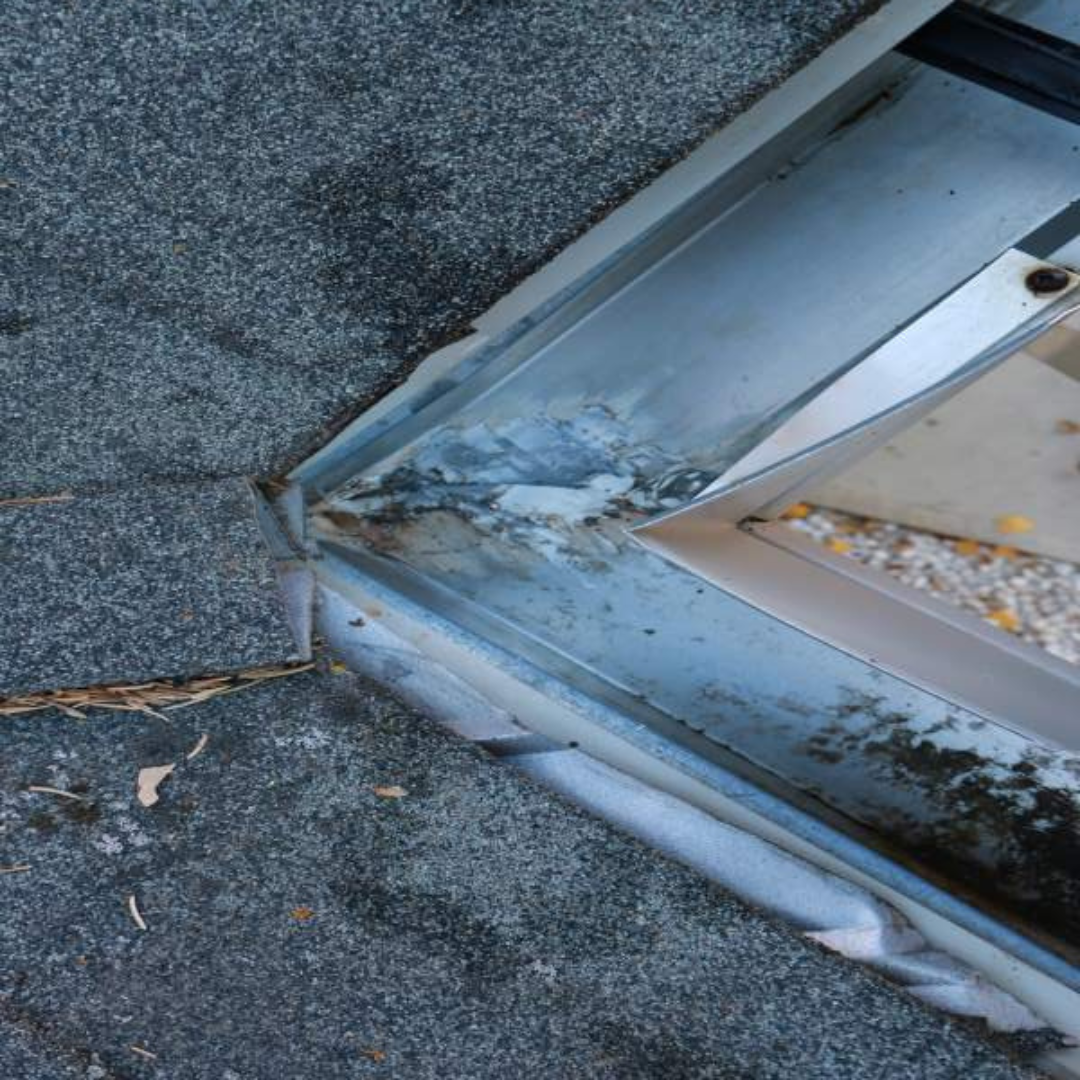 Sealing leaky gutters – Liquid Rubber